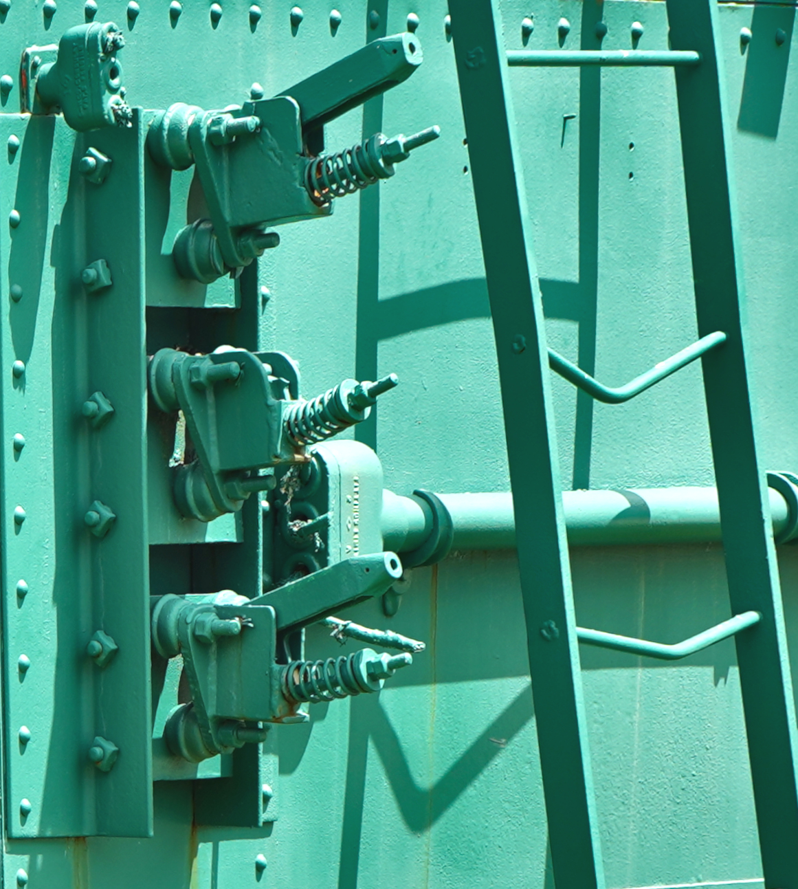 Machine at the entrance to The Destructor | Rogue Embryo